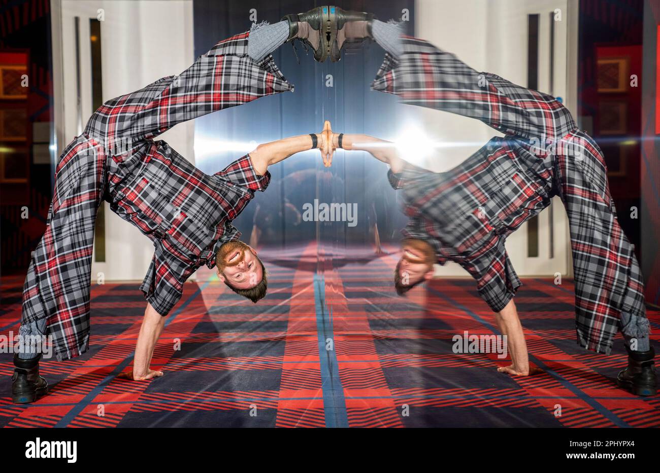 V&a tartan exhibition hi-res stock photography and images - Alamy