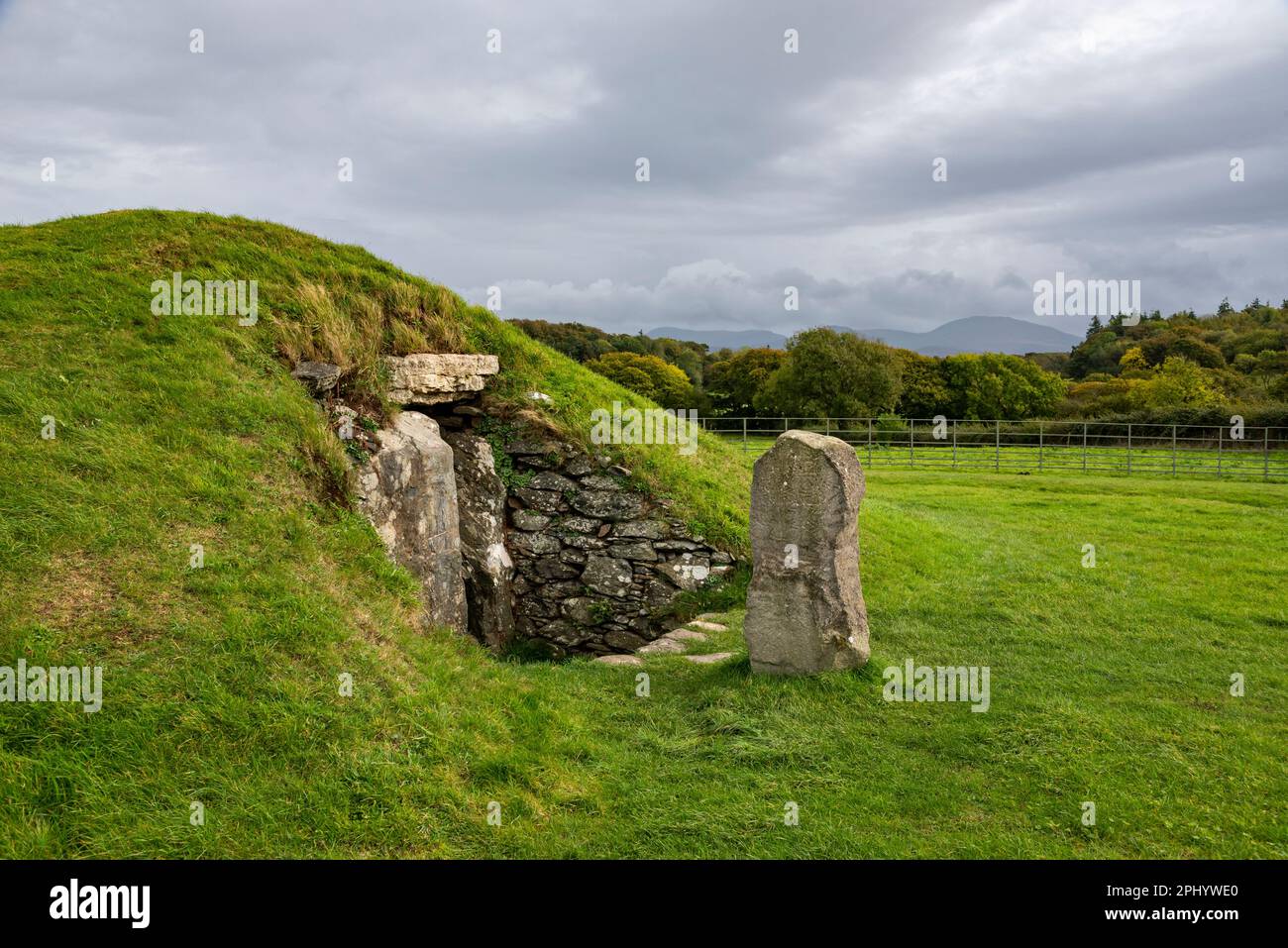 Bryn Celli Ddu burial chamber, Anglesey, North Wales. A passage tomb ...