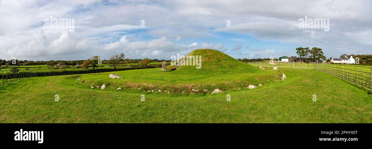 Bryn Celli Ddu burial chamber, Anglesey, North Wales. A passage tomb ...