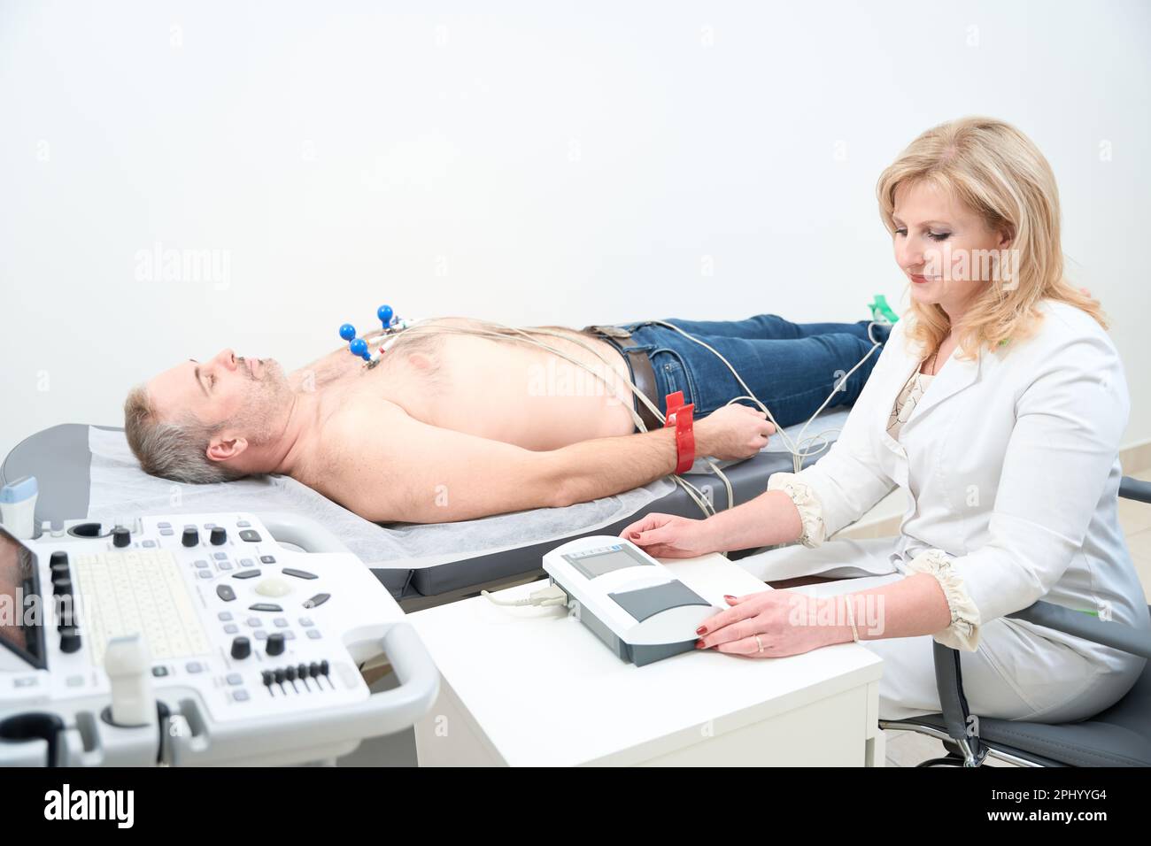 Cardiogram ultrasound analysis close hi-res stock photography and ...