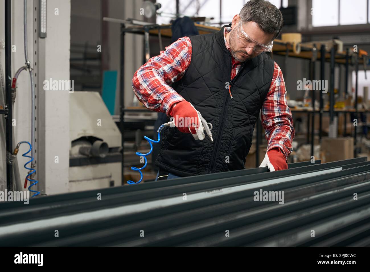 Compressed air blow hi-res stock photography and images - Alamy