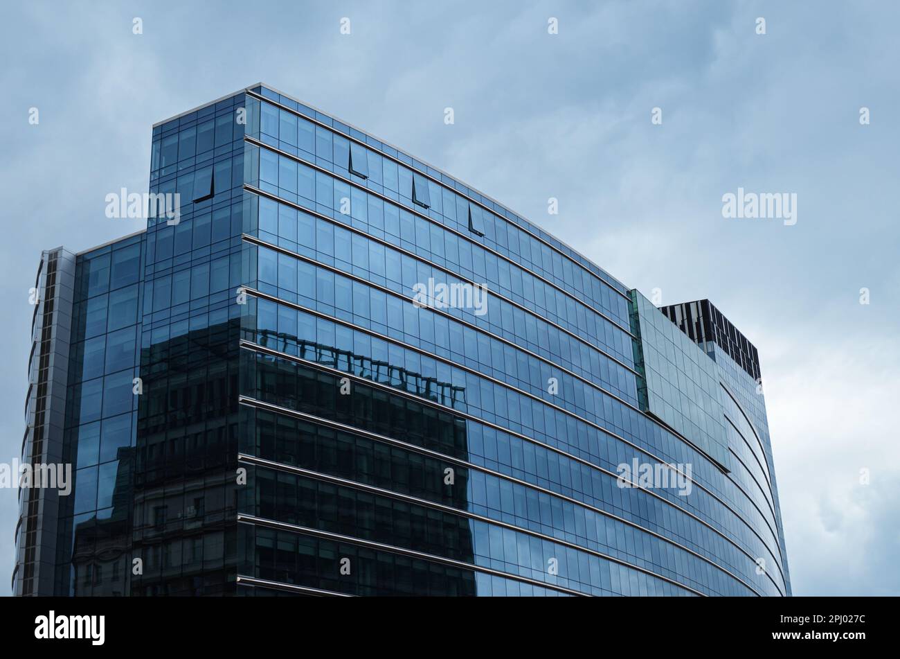 Tinted glass windows hi-res stock photography and images - Alamy