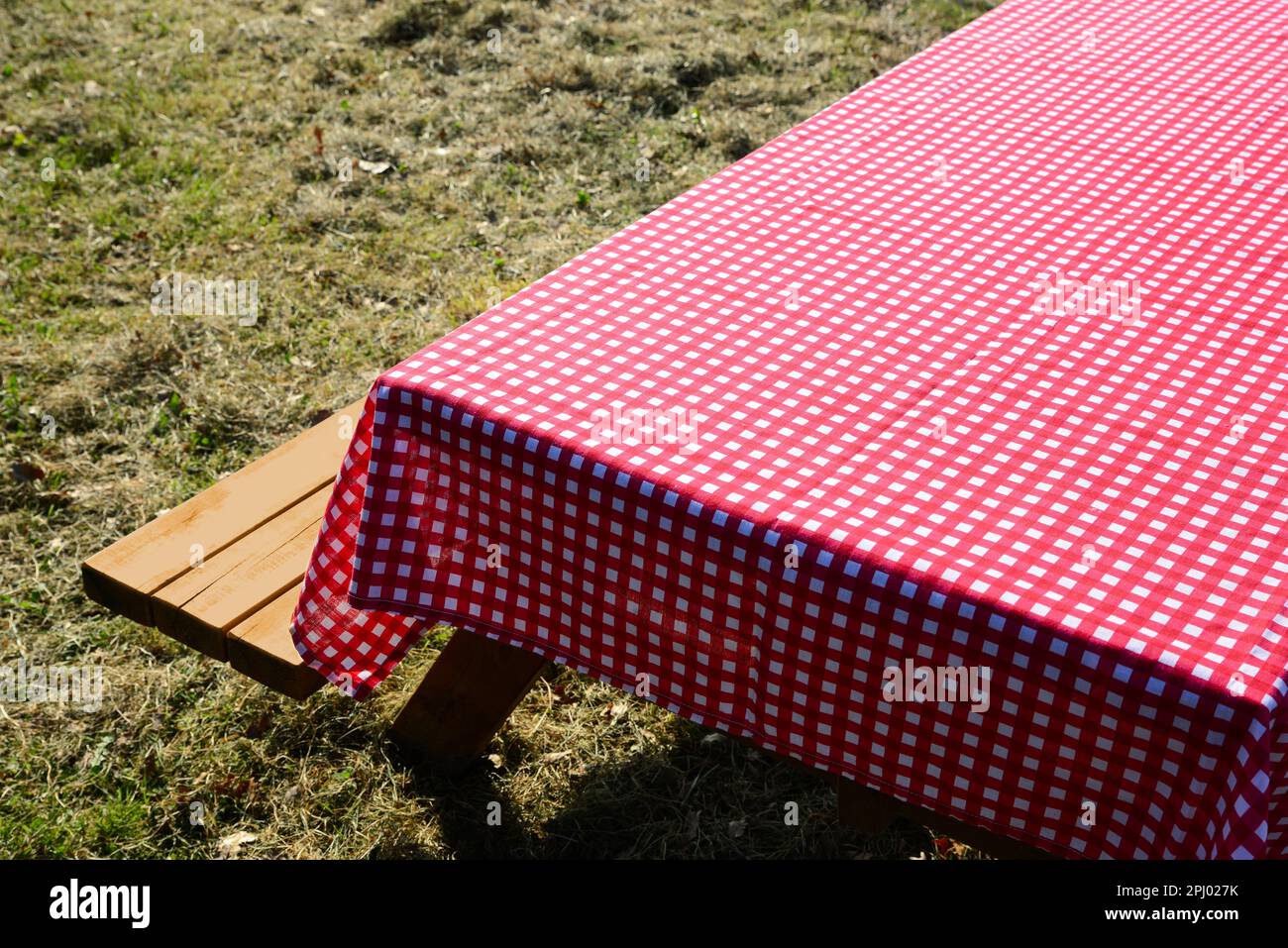 Empty wooden garden table tablecloth hi-res stock photography and ...