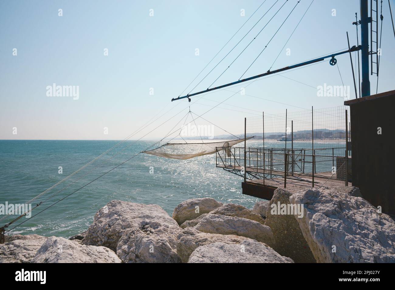 Shore operated stationary lift net on coast Stock Photo - Alamy