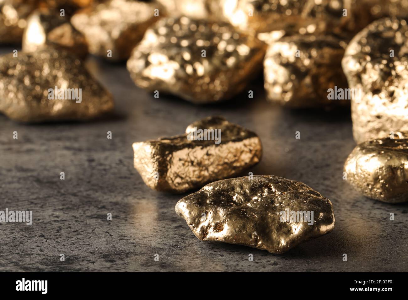 Gold metal lumps hi-res stock photography and images - Alamy