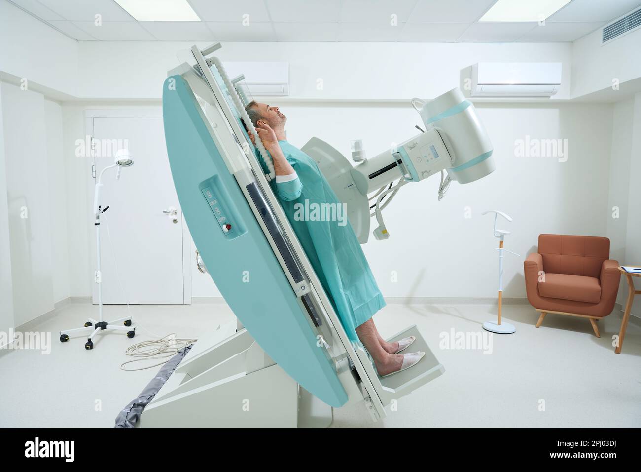 Adult man taking radiograph an X-Ray machine to scan for injury Stock ...