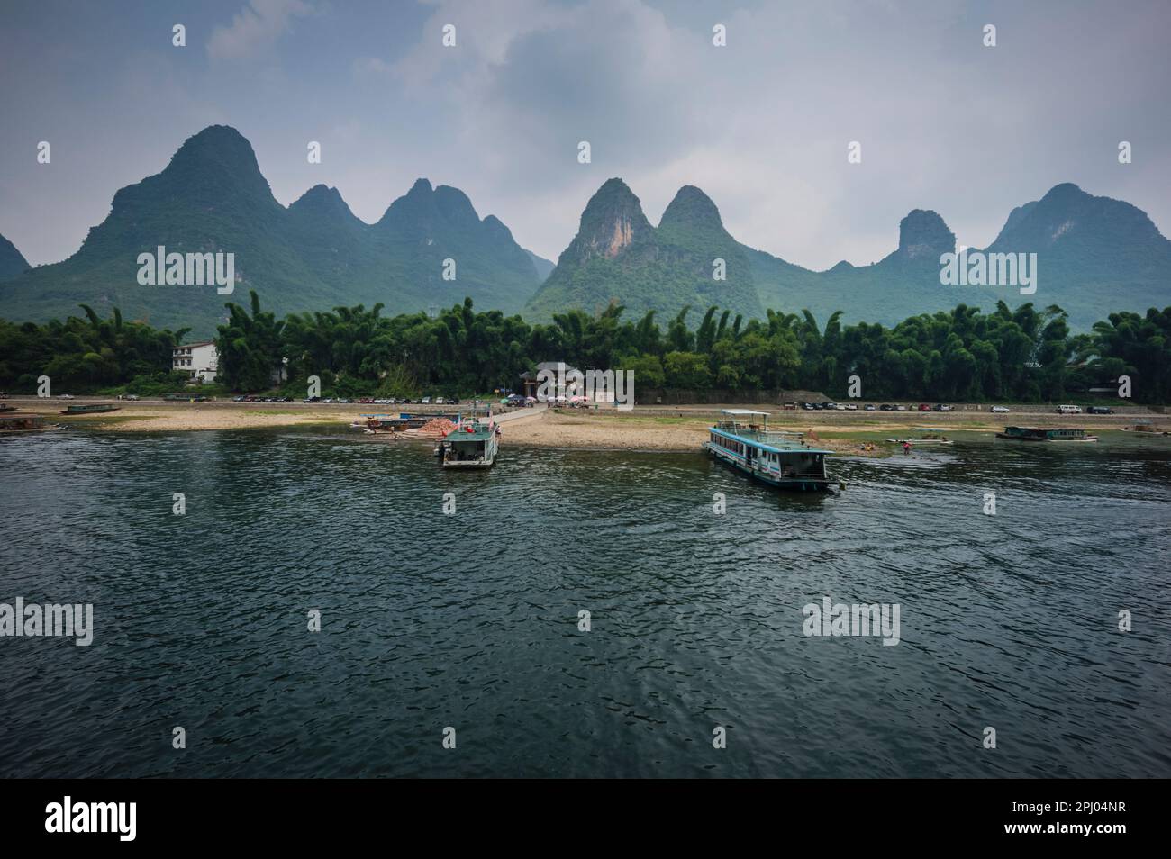 Li river gorge hi-res stock photography and images - Alamy