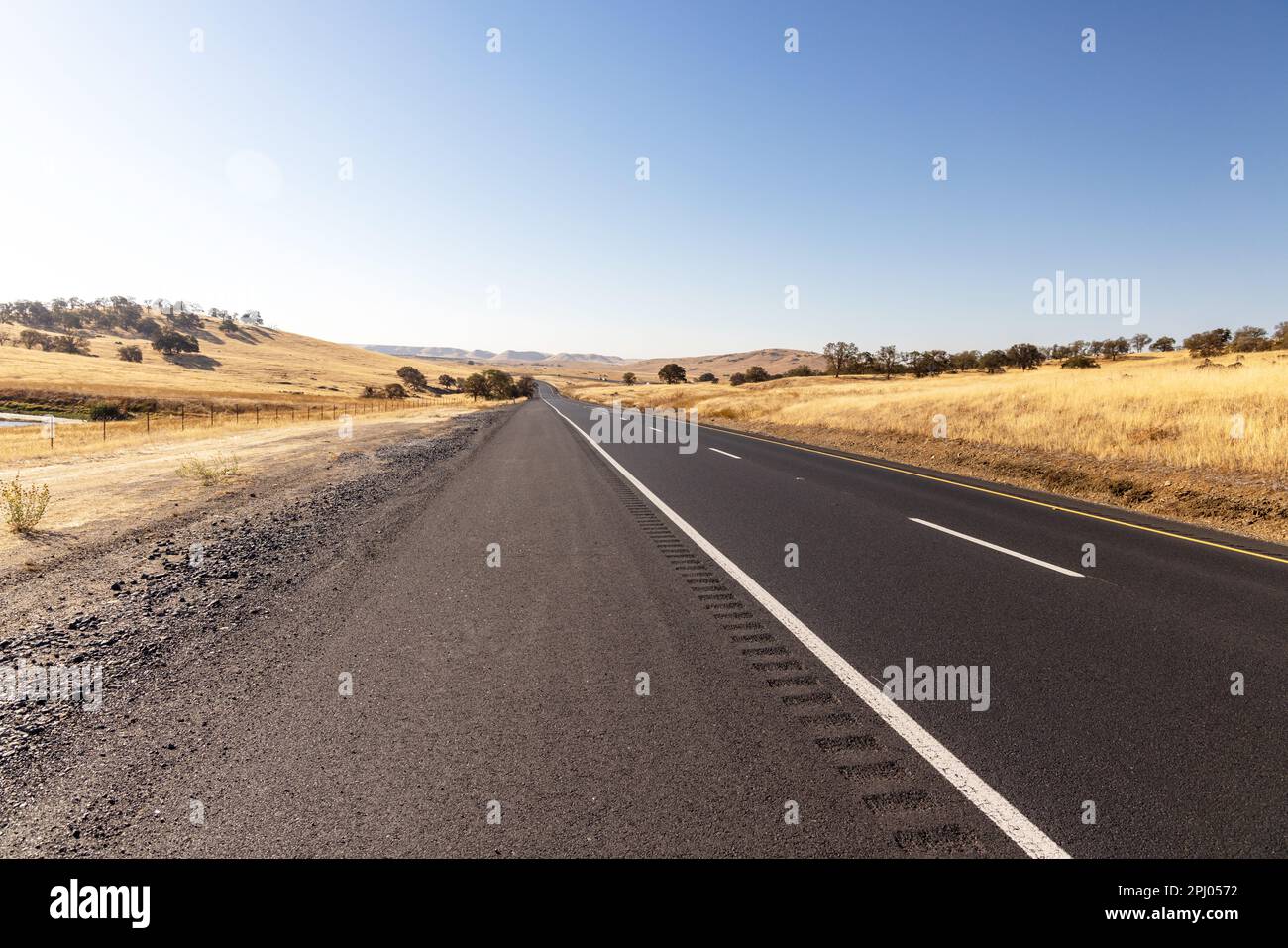 Asphalt road and countryside landscape of United States Stock Photo - Alamy