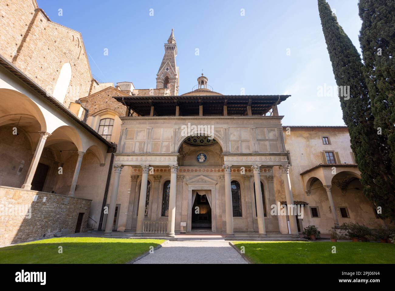 Pazzi Chapel by Brunelleschi at Santa Croce, Florence Stock Photo - Alamy