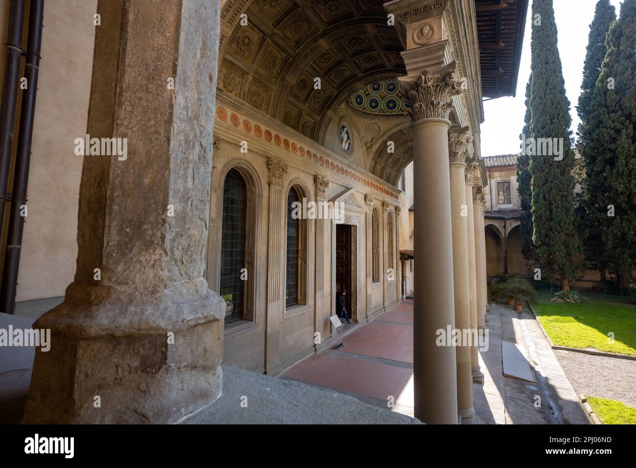 Pazzi Chapel by Brunelleschi at Santa Croce, Florence Stock Photo - Alamy