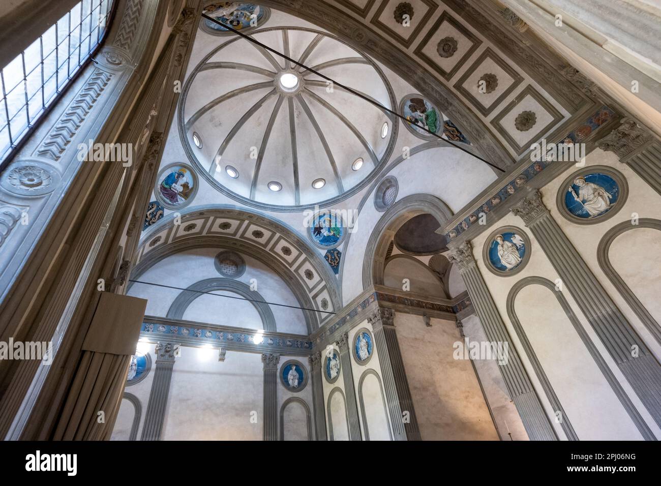 Pazzi Chapel by Brunelleschi at Santa Croce, Florence Stock Photo - Alamy