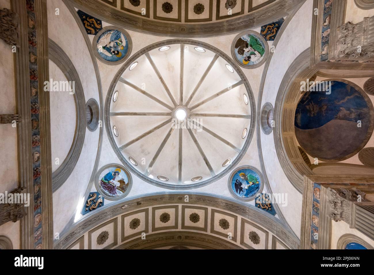 Pazzi Chapel by Brunelleschi at Santa Croce, Florence Stock Photo - Alamy