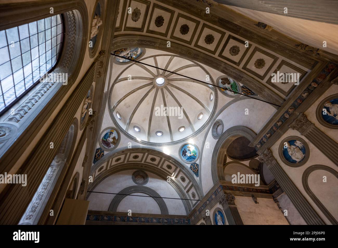 Pazzi Chapel by Brunelleschi at Santa Croce, Florence Stock Photo - Alamy