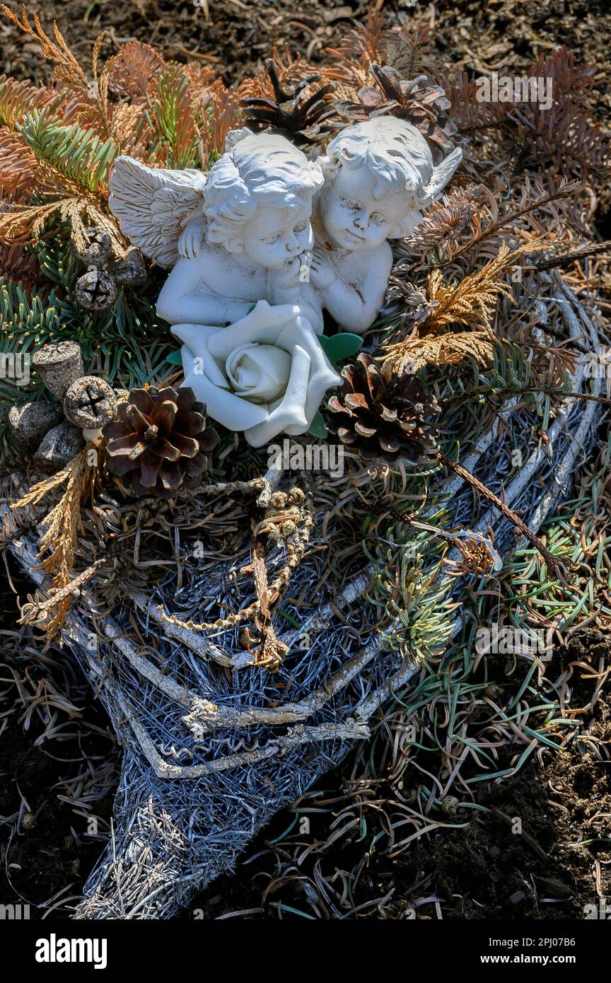 Two putti place hi-res stock photography and images - Alamy