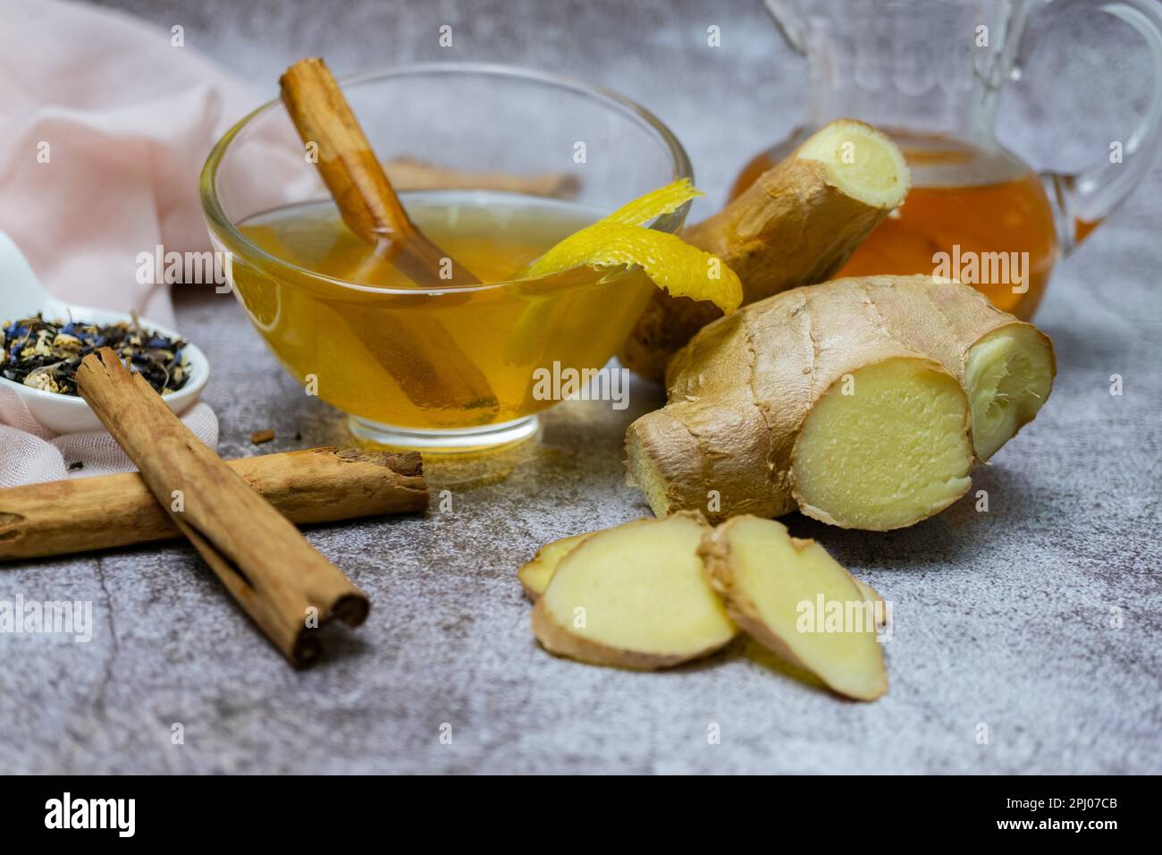 Ginger jar and fruit hi-res stock photography and images - Alamy
