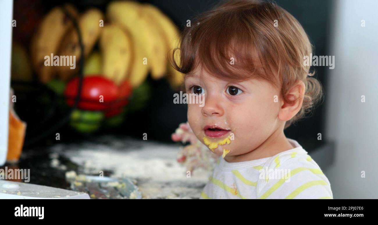 Family messy help hi-res stock photography and images - Alamy