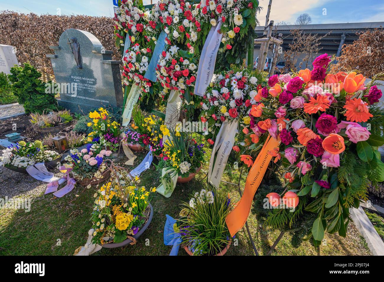Grave site resting place burial hi-res stock photography and images - Alamy