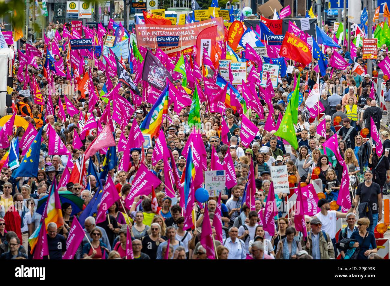 Central one stuttgart hi-res stock photography and images - Alamy
