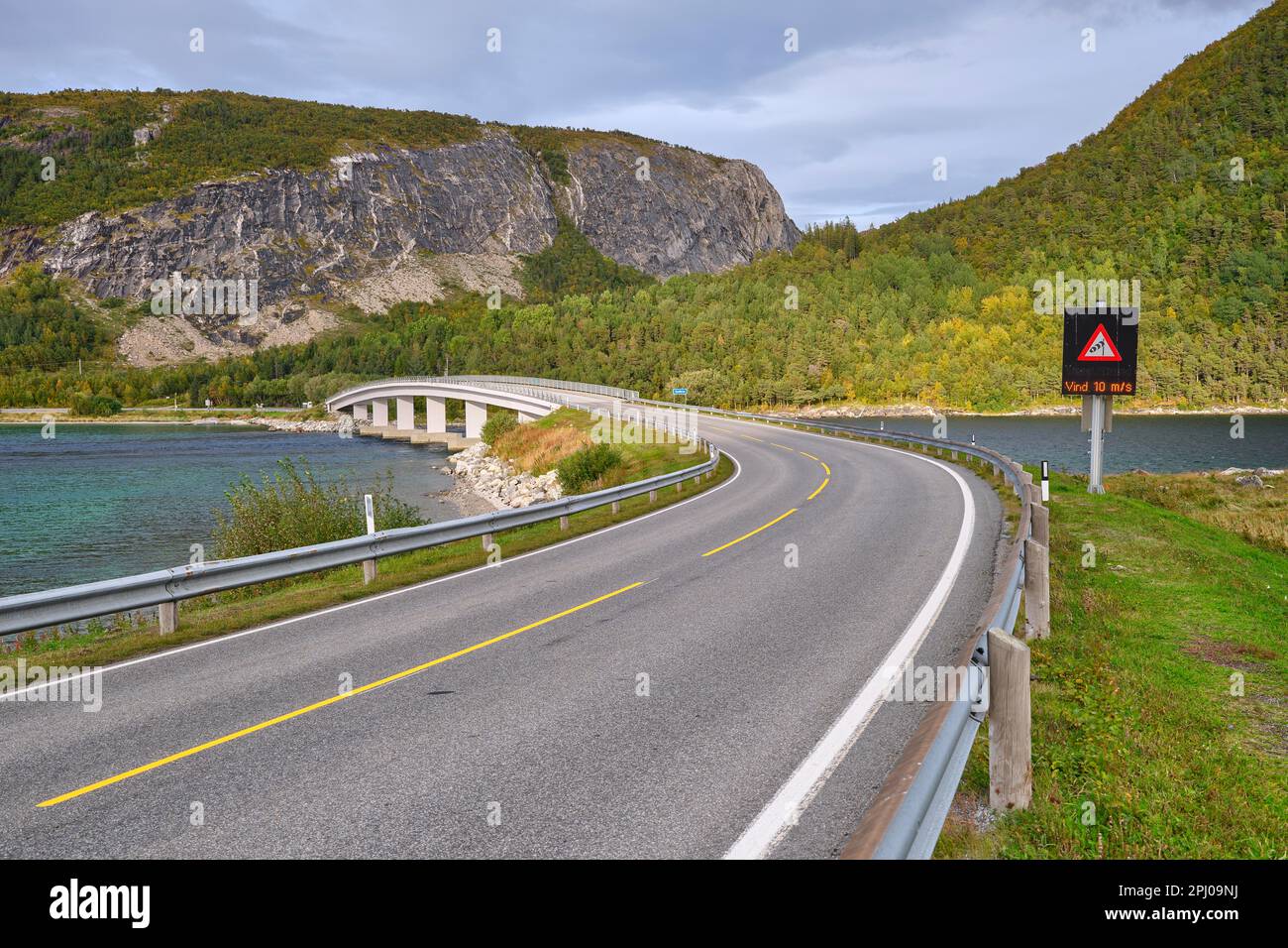 Wind warning sign, Saltfjorden, Aselibrua, Helgeland coast, Bodo ...