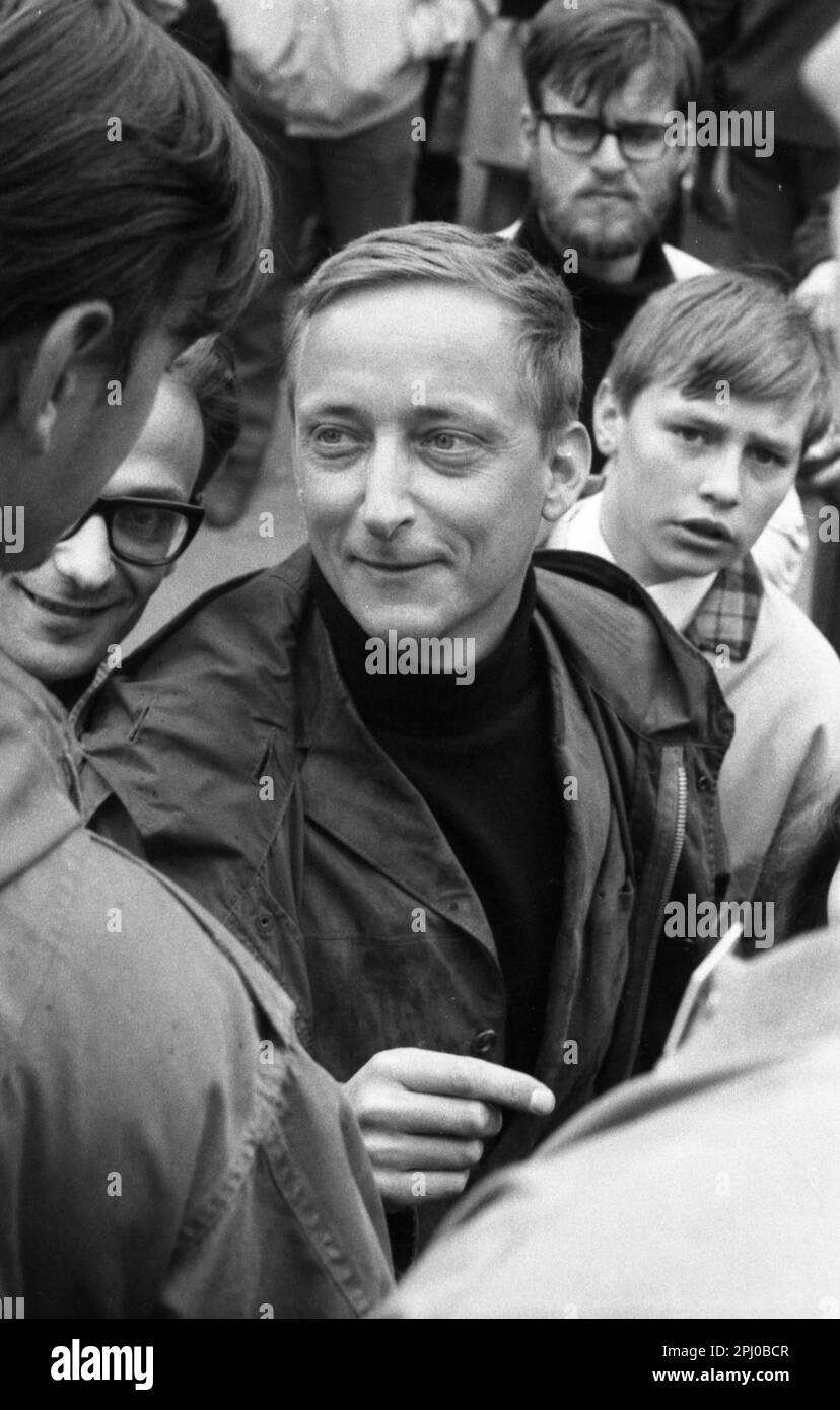 Personalities from politics, business and culture from the years 1965 ...