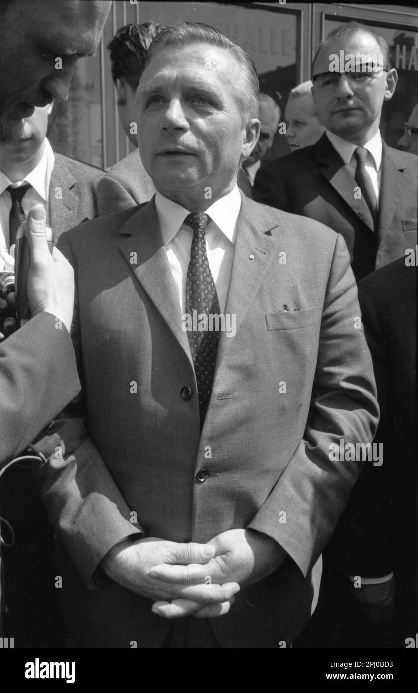 Personalities from politics, business and culture from the years 1965 ...