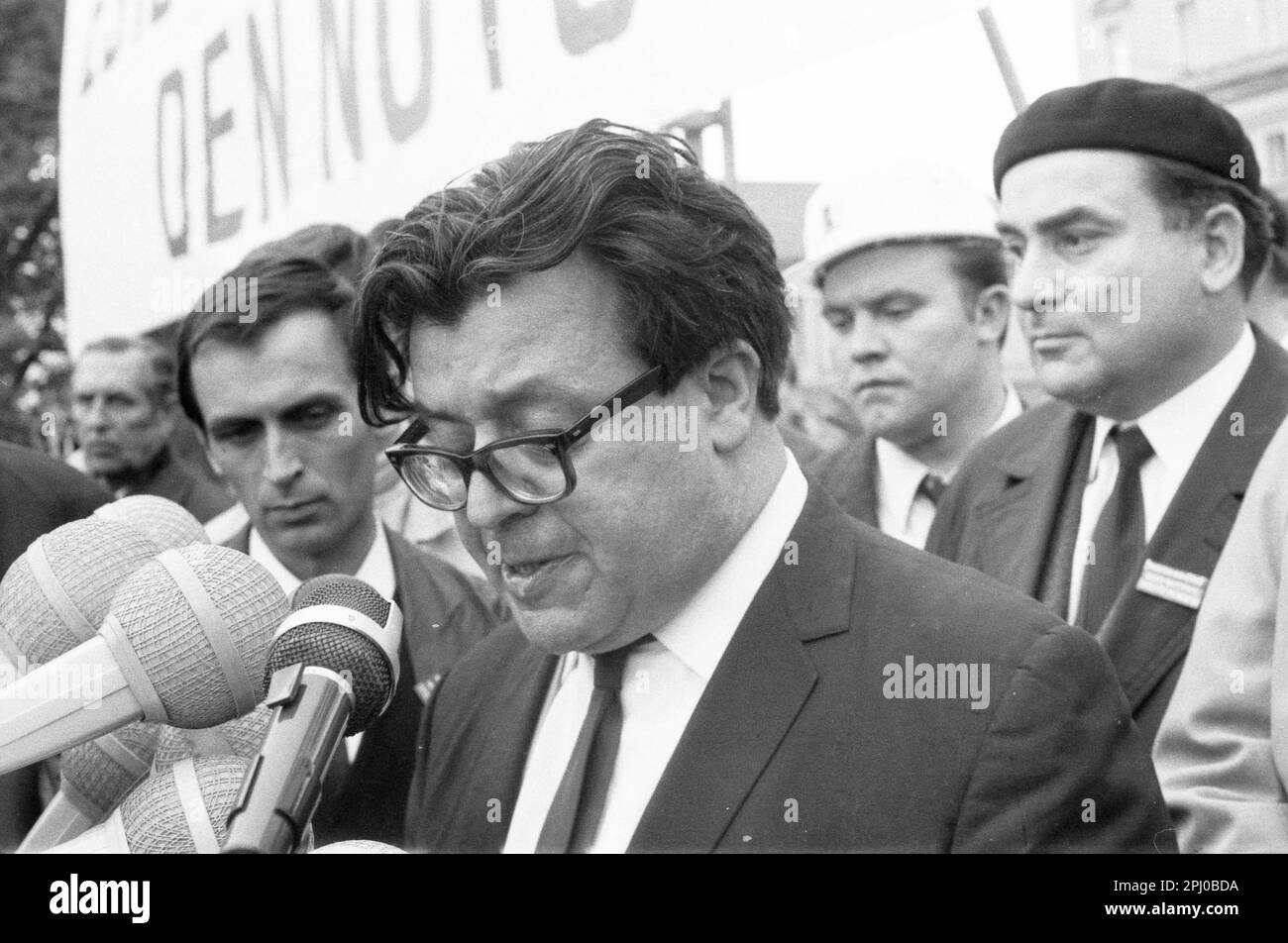 Personalities from politics, business and culture from the years 1965 ...