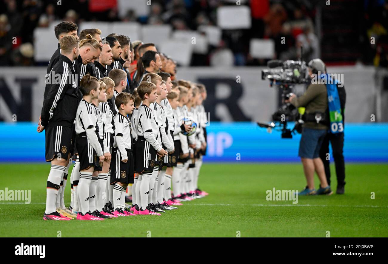 Line-up of the teams Germany and Peru in front of the start of the ...