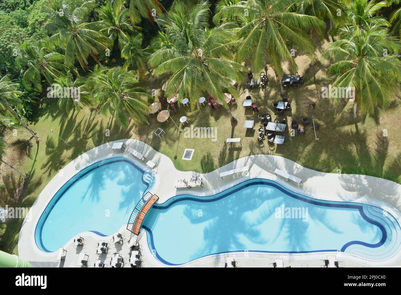 Banquet preparation scene by the hotel pool Stock Photo - Alamy