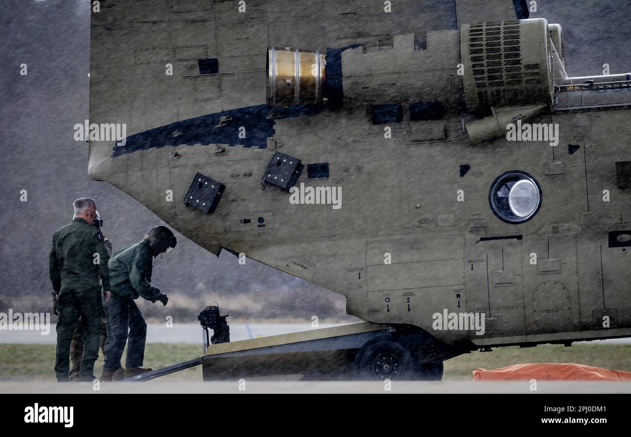 RIJEN - Queen Maxima (r) steps in during a training for extinguishing ...