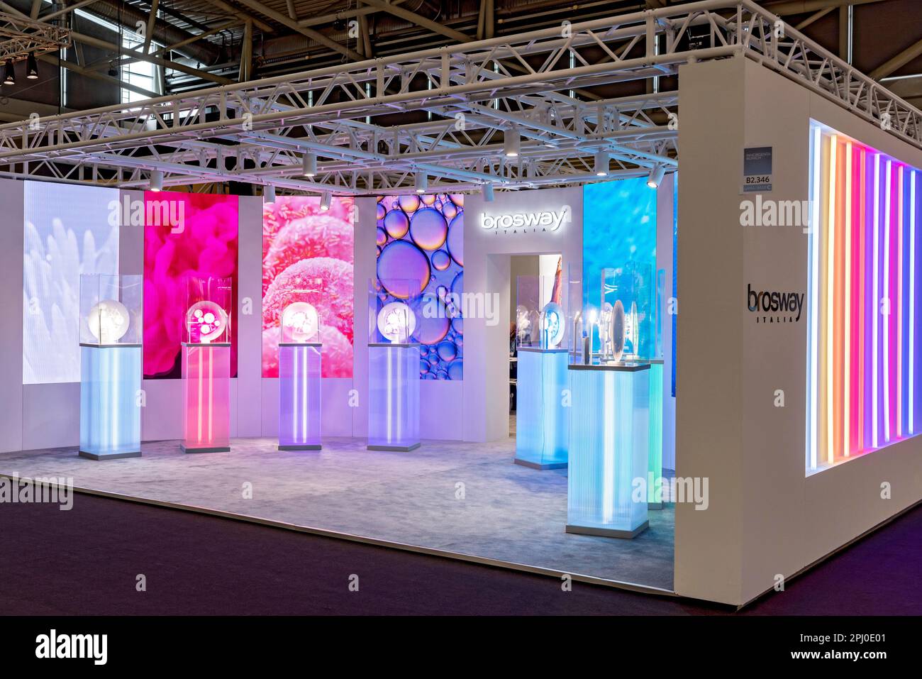 Colourful light effects and video effects, spherical showcases ...