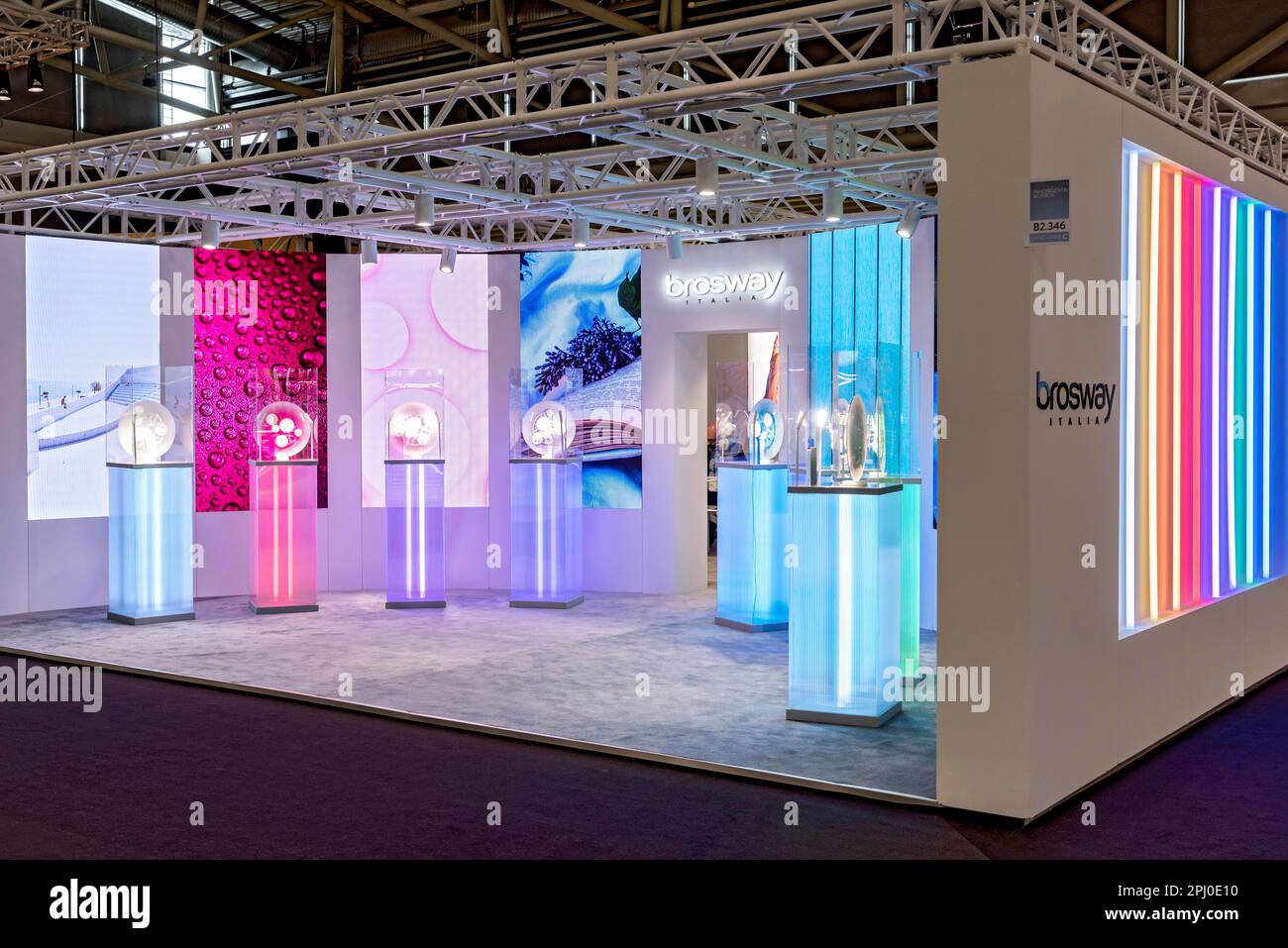 Colourful light effects and video effects, spherical showcases ...
