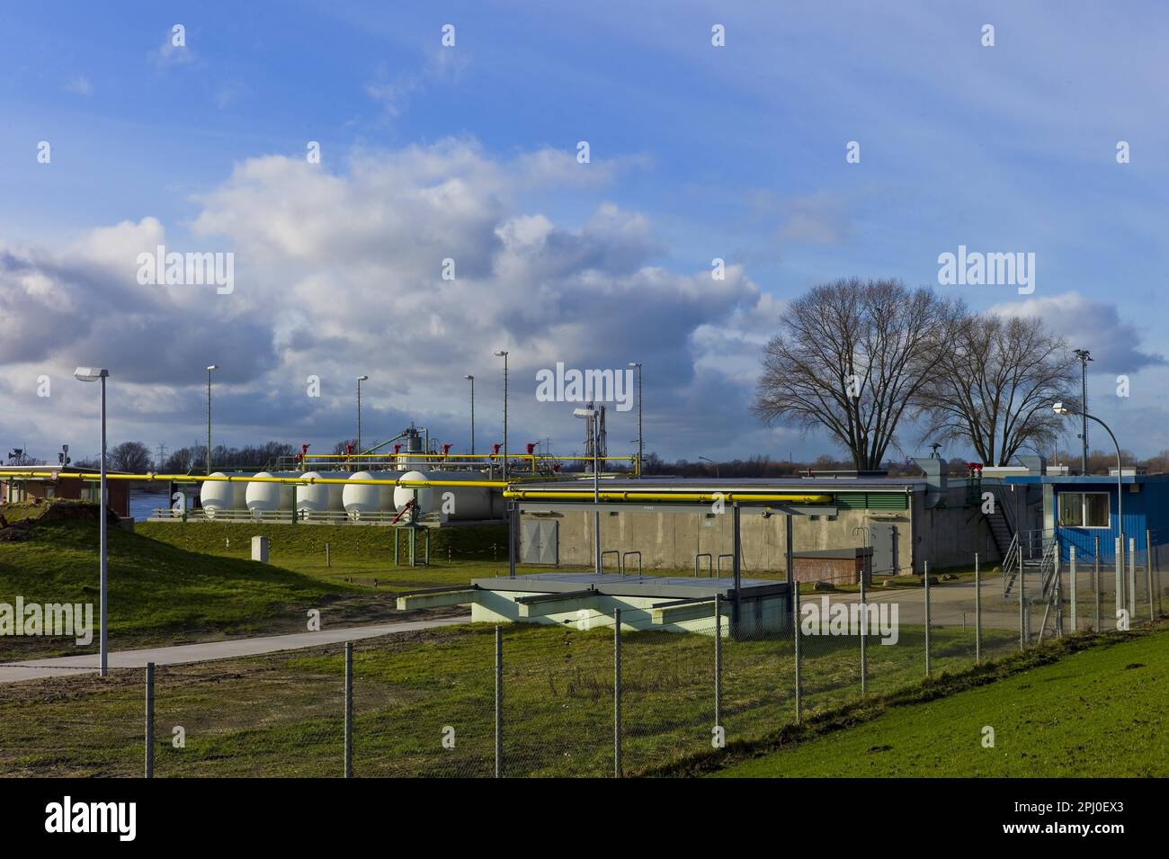 Tank farm in Farge, pumping station, Bremen, Germany Stock Photo - Alamy
