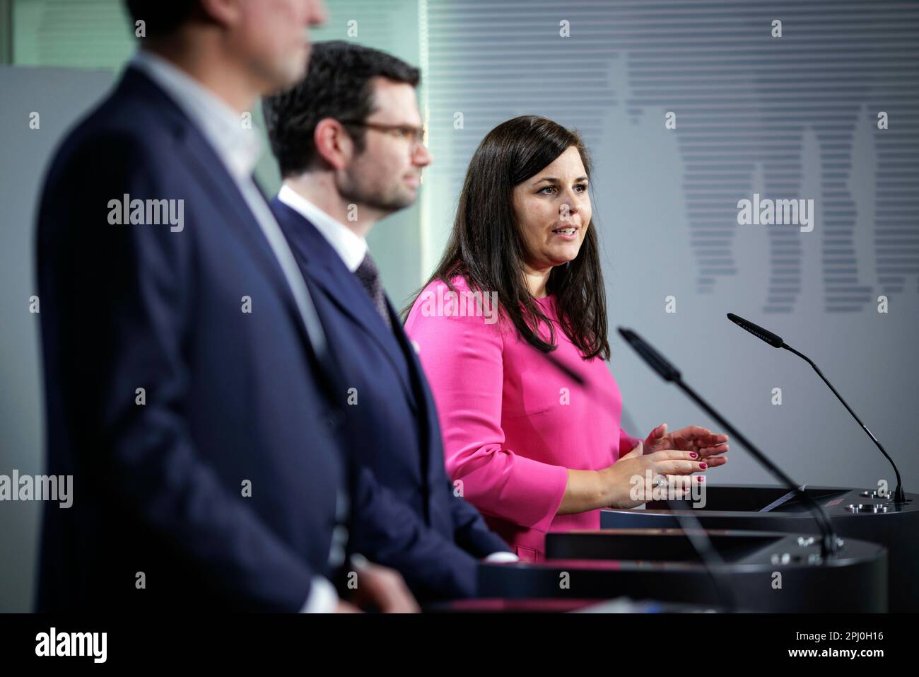 Marco Buschmann, Federal Minister of Justice, (withte) Georg Eisenreich ...