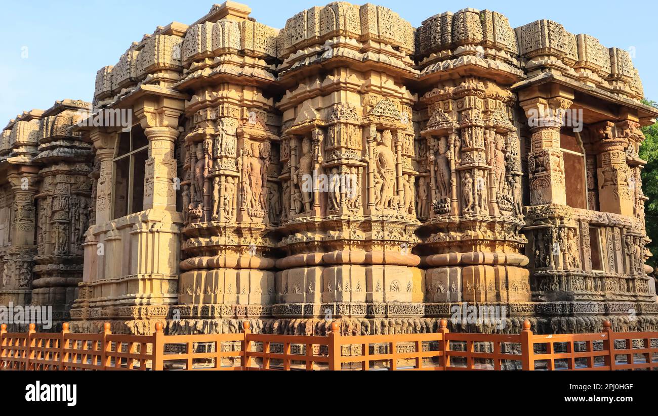 Beautiful Carvings of Hindu God and Goddess on the Sun Temple, Modhera ...