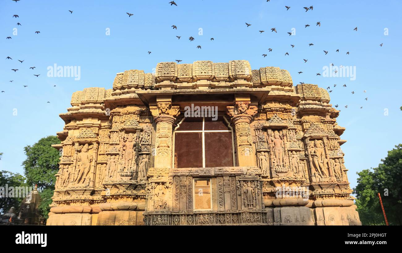 Beautiful Carvings of Hindu God and Goddess on the Sun Temple, Modhera ...