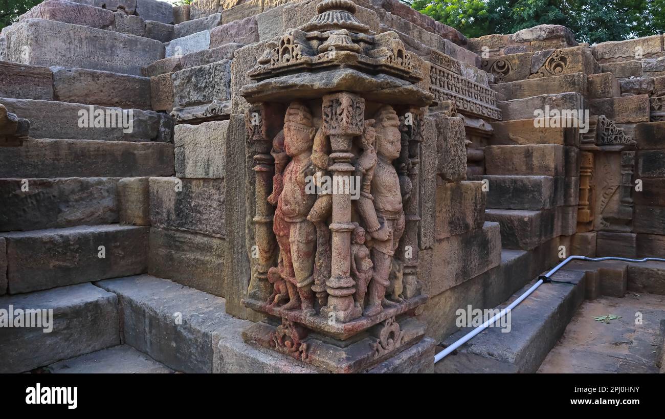 Beautiful Carvings of Hindu God and Goddess on the Sun Temple, Modhera ...
