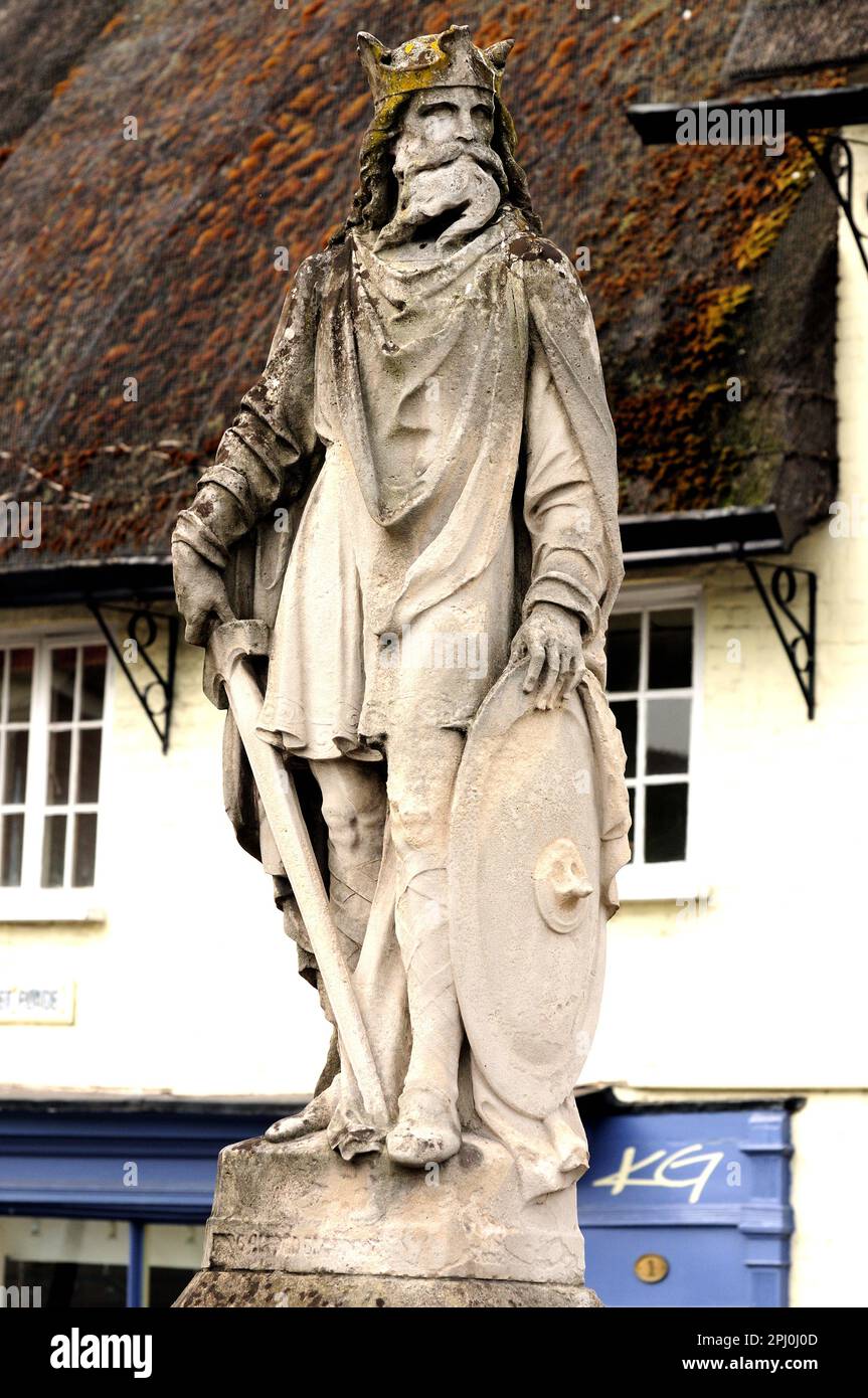 King Alfred's statue in Pewsey, Wiltshire Stock Photo - Alamy