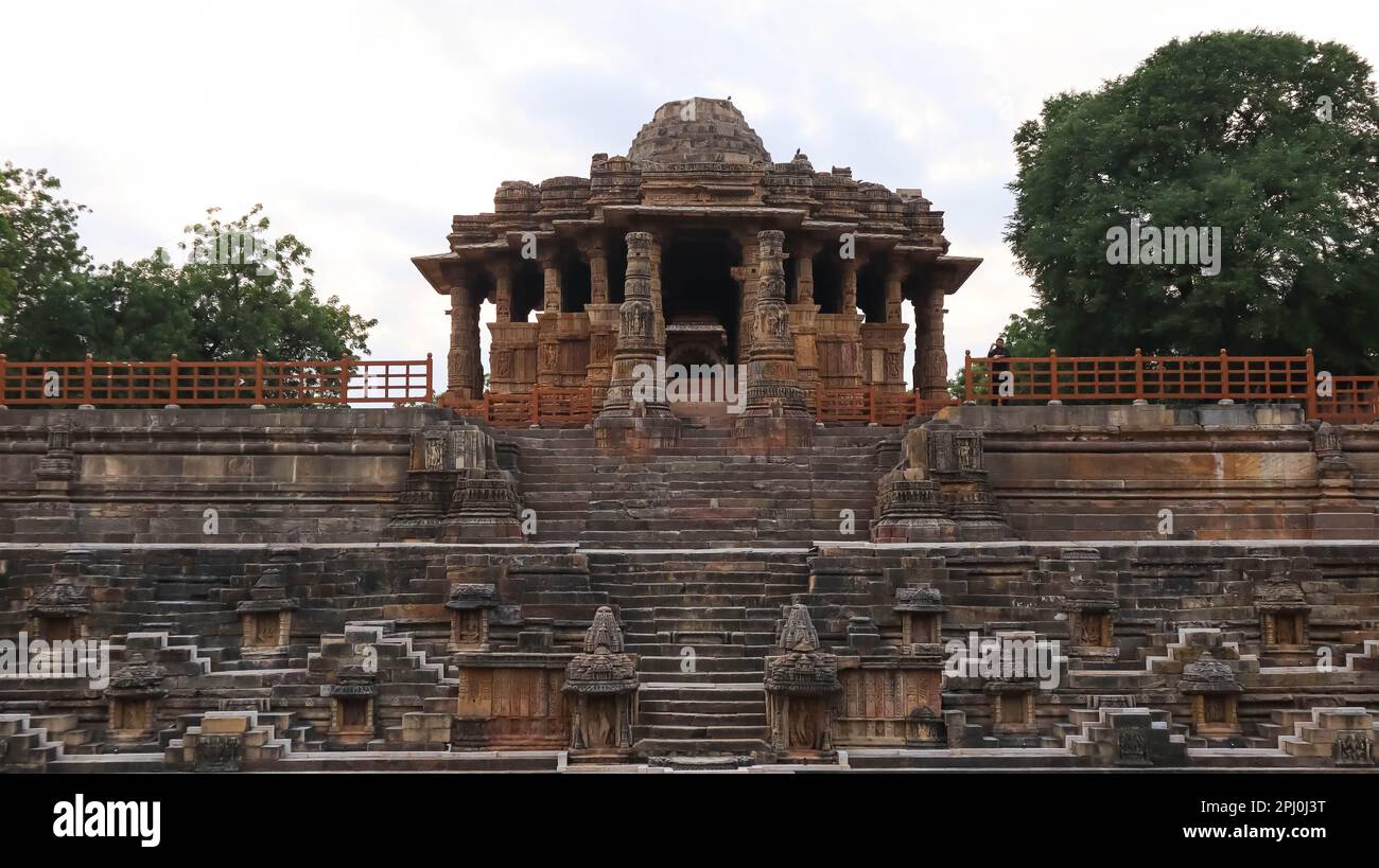 Beautiful View of Sun Temple and Sun Setting Behind, Modhera, Gujarat ...