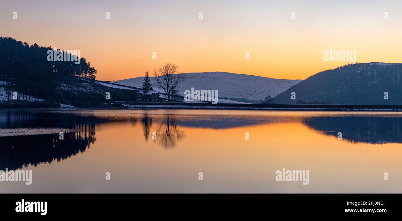 Reflections in the waters of the Kinder Reservoir on a still winter day ...