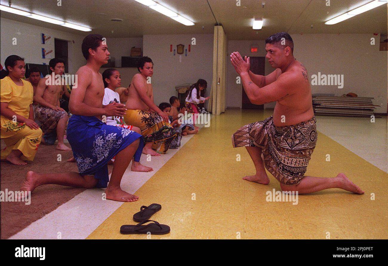 SAMOANS 2/C/16JUN96/PZ/LS Youth Group Leader, Young Laolagi, works with ...