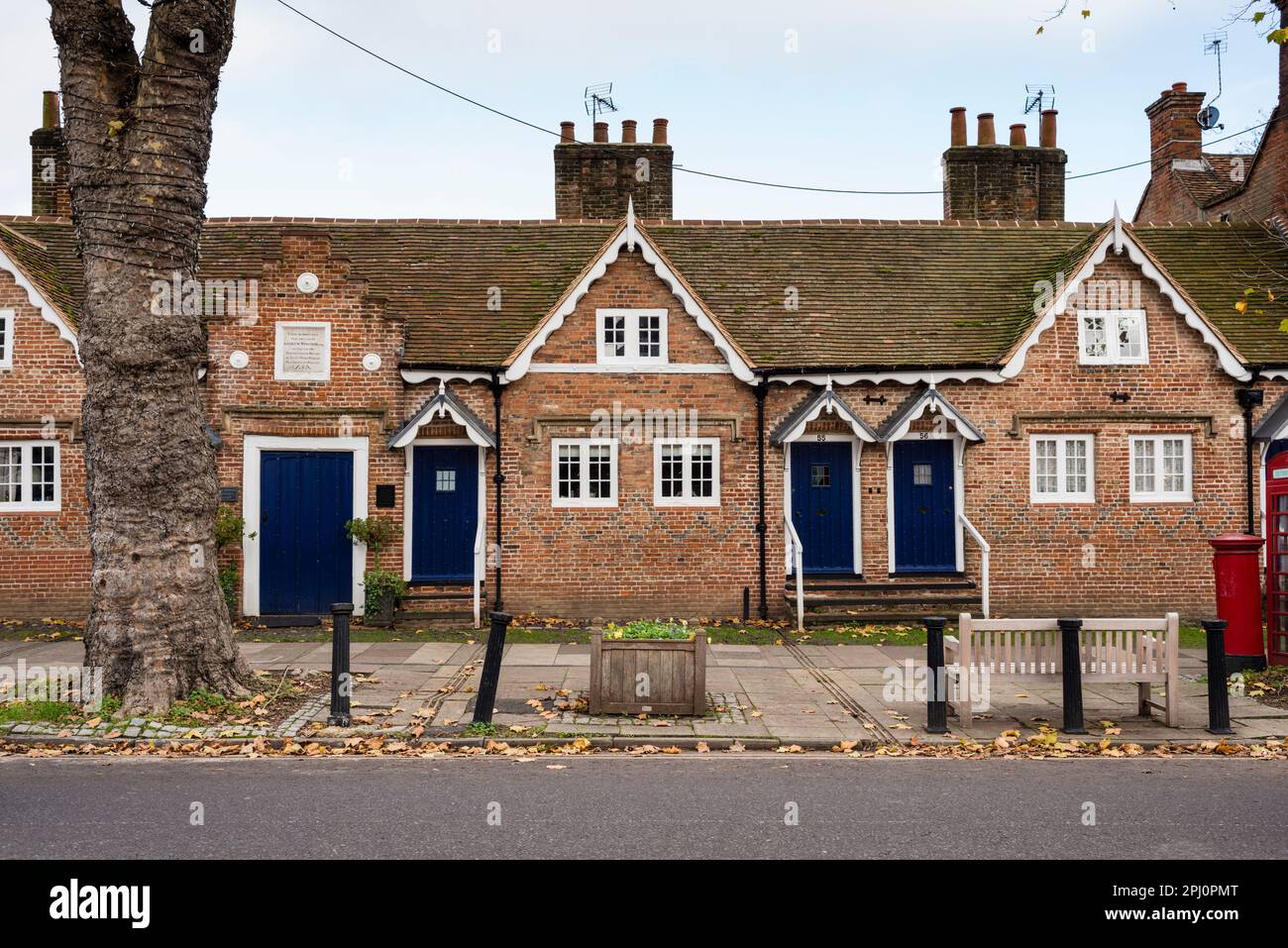 Terraced cottages in Castle Street, Farnham, Surrey, UK Stock Photo - Alamy