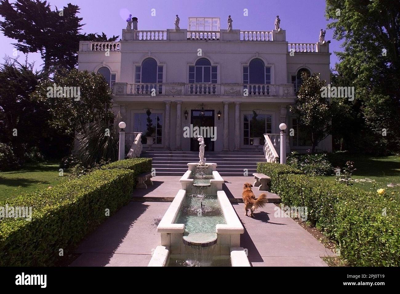 WBGLEN26A-C-11MAY00-SF-LS ----- Bob Pritkin's mansion is the "largest ...