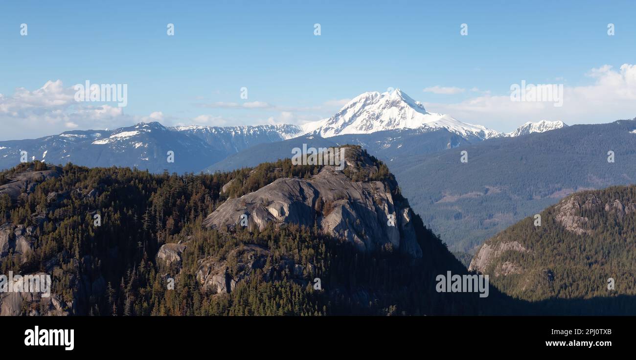 The squamish and chief viewpoint hi-res stock photography and images ...