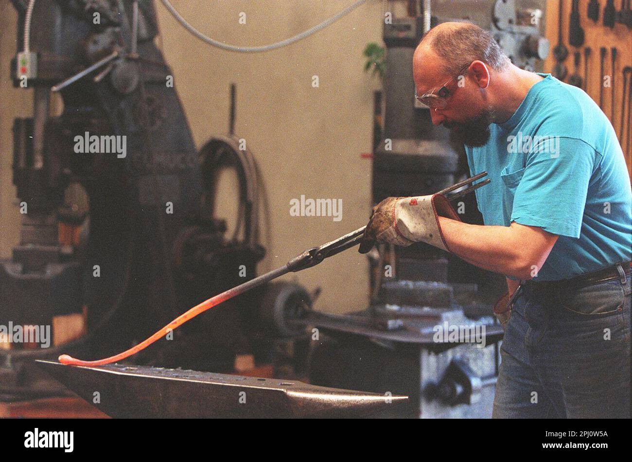 STEEL 2-19J/C/04MAR97/CD/LS A table leg still hot from the oven, is ...