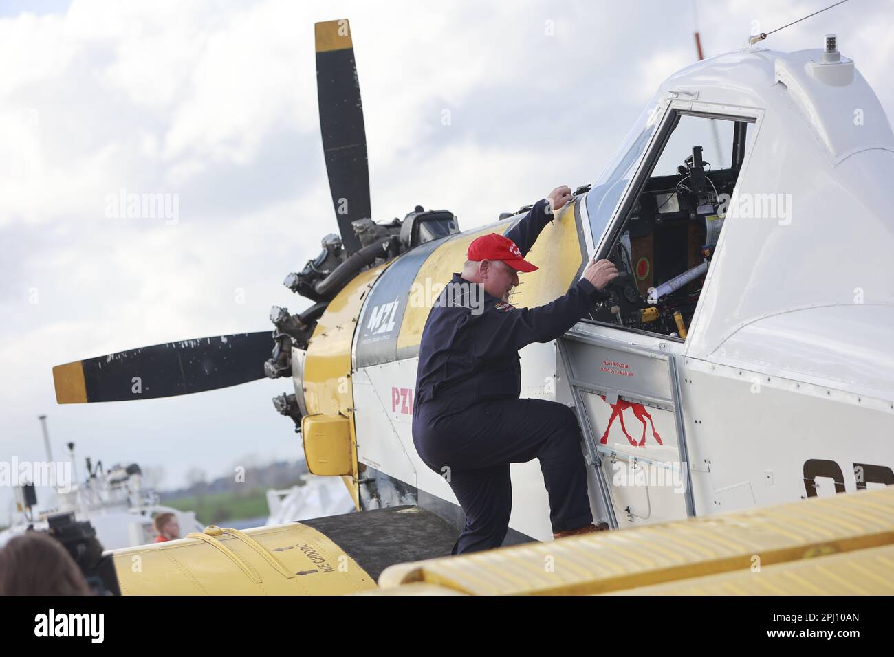 Ballenstedt, Germany. 30th Mar, 2023. A small firefighting aircraft ...