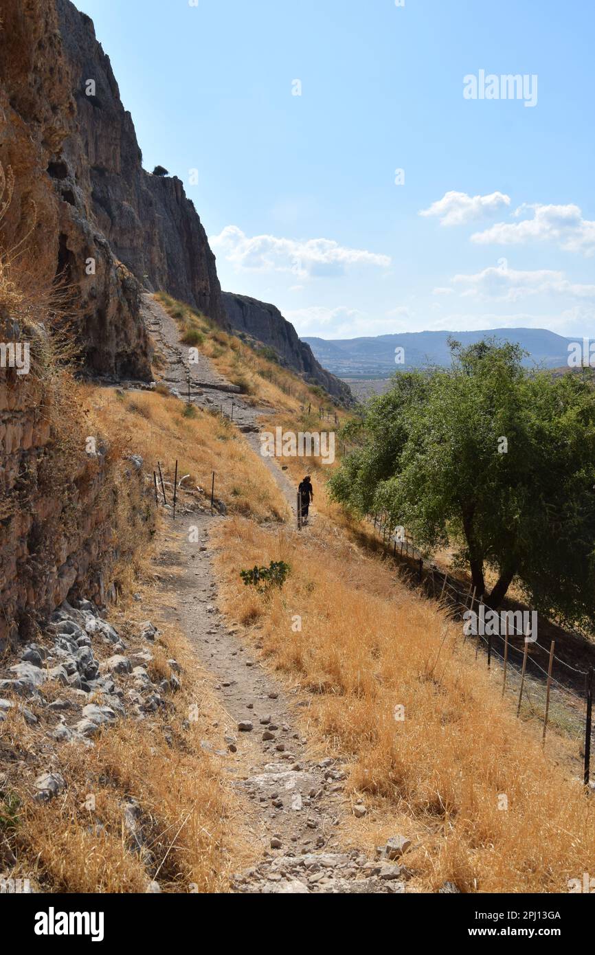 Hike along the Cliffs of Arbel Nature Reserve neat Tiberias and the Sea ...