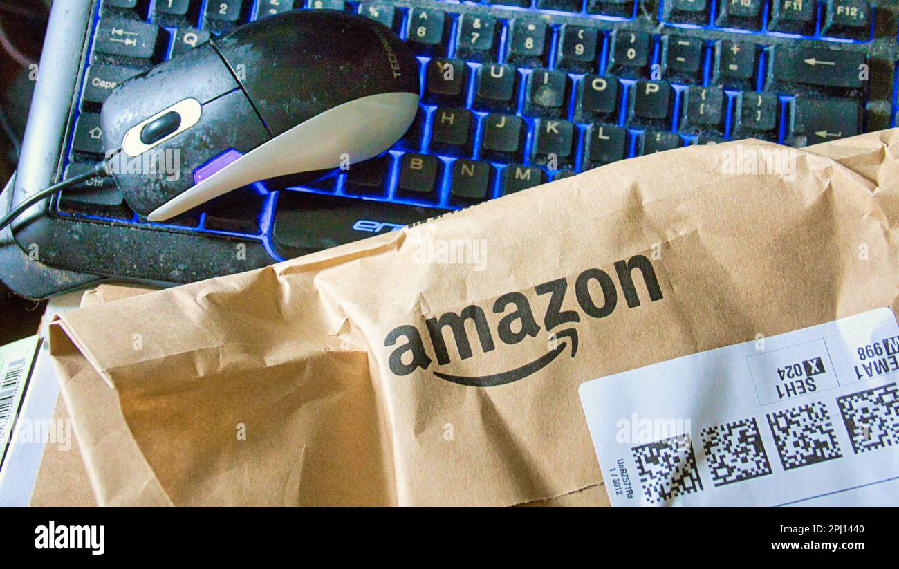 Amazon prime package hi-res stock photography and images - Alamy