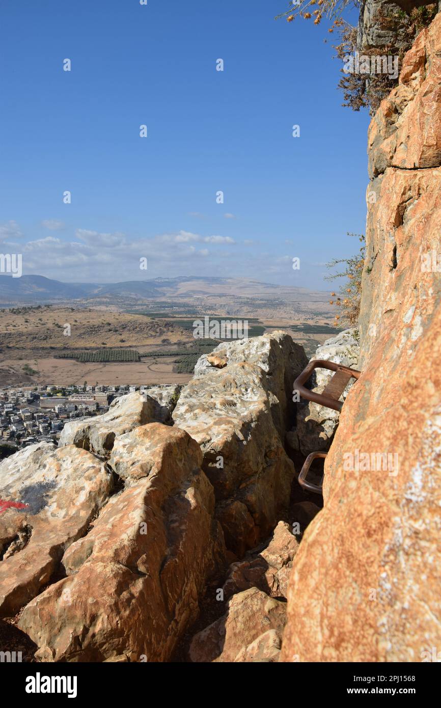 Hike along the Cliffs of Arbel Nature Reserve neat Tiberias and the Sea ...