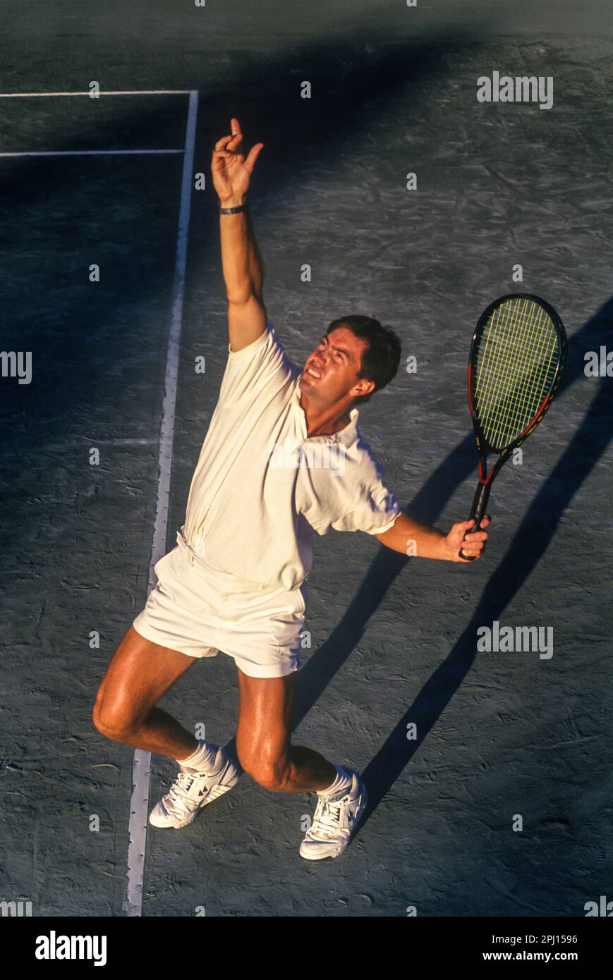 Male tennis player serving on hi-res stock photography and images - Alamy