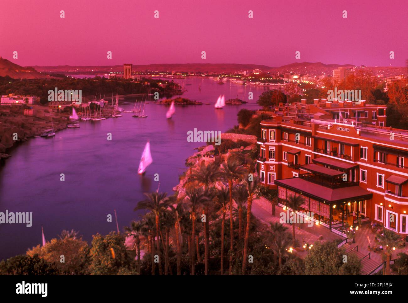 FELUCCAS OLD CATERACT HOTEL RIVER NILE ASWAN EGYPT Stock Photo - Alamy